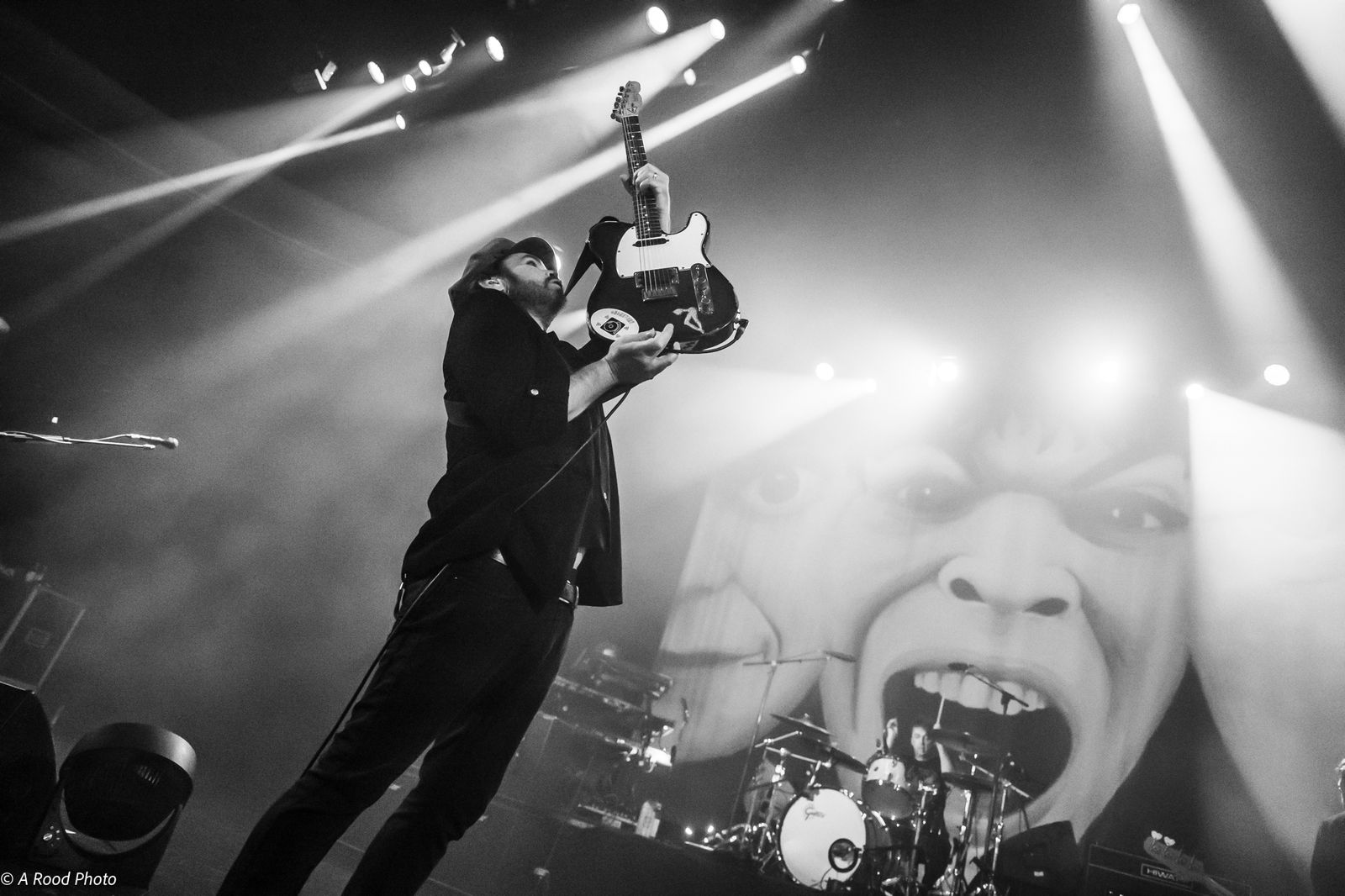 Hollywood Palladium hosts Sports Team and Supergrass | Live Music News